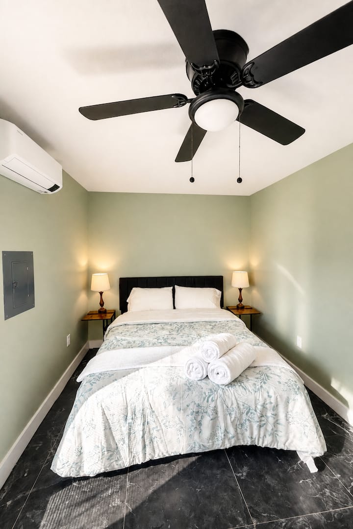 *Top 3* Guest House | Sleeps 3 | Pet Friendly - Cedar Hill, TX