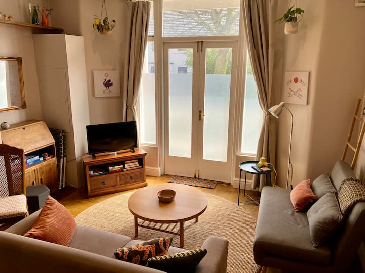 Sunny Apartment | Anfield Nearby | Free Parking - Liverpool