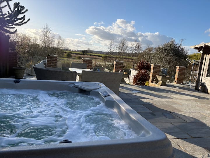 Beautiful Family Home With Fantastic Views - Steyning