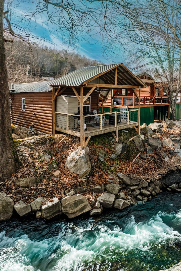 Water's Edge Riverside Tiny #24 - Bryson City, NC
