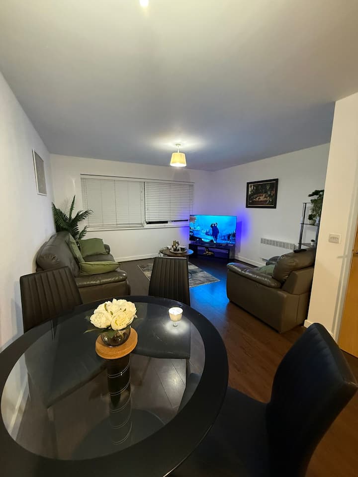 Modern Comfort | Stylish City Stay - Birmingham