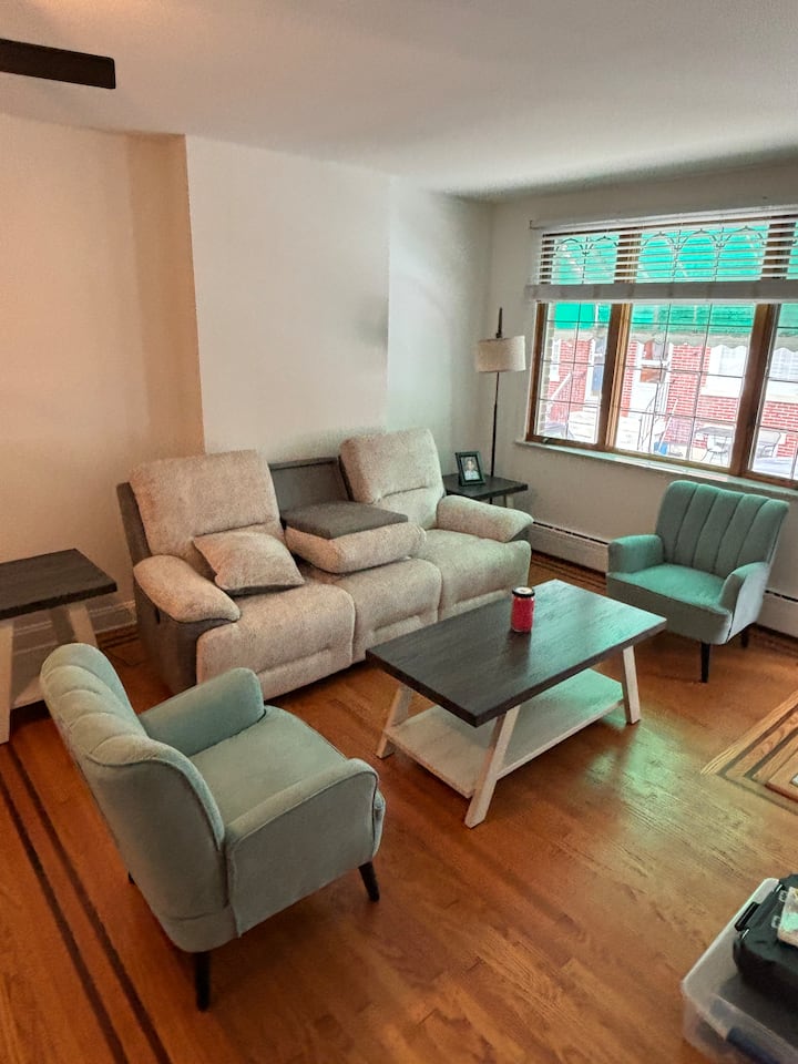 Cozy 2br Philly Rowhome Near Stadiums - Philadelphia, PA