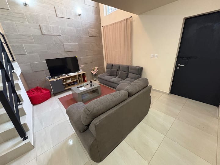 Casa Amplia Y Exclusiva Con A/c, Al Lado Vía Alta! - Salamanca