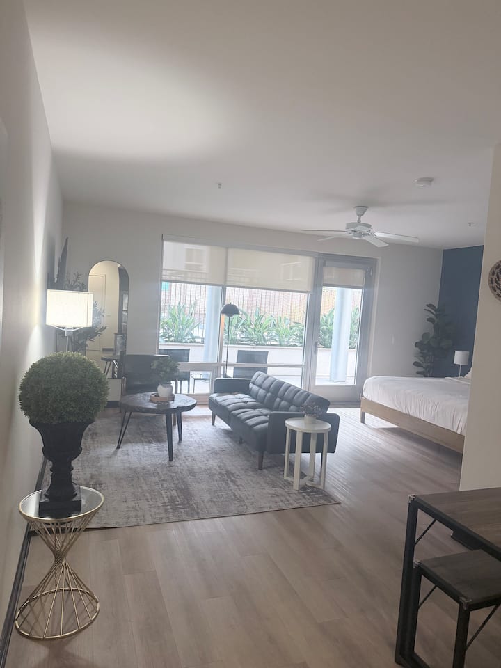 Cozy Home，free Parking, Pool, Gym - Laurel Canyon - Los Angeles