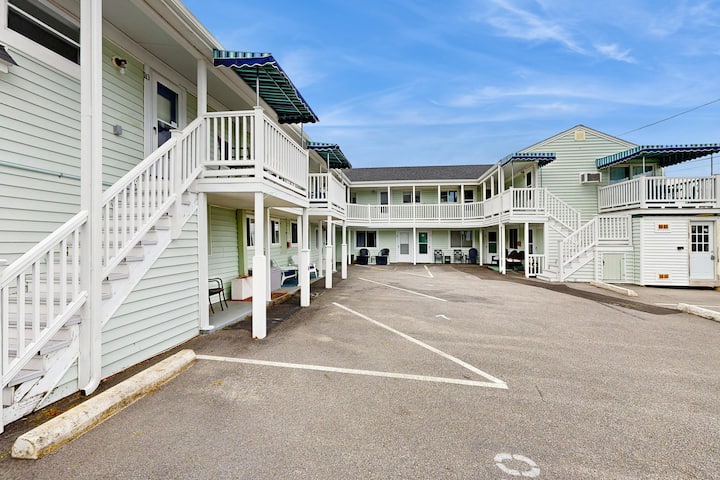 1br Bright Studio W/ Ac Just Steps To The Sand - Old Orchard Beach, ME