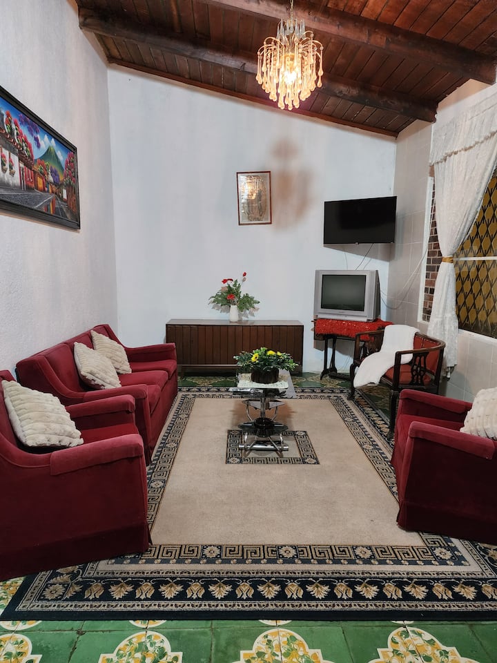 Villa La Abuelita Jacuzzi & Jardín + Wi-fi - Zaragoza