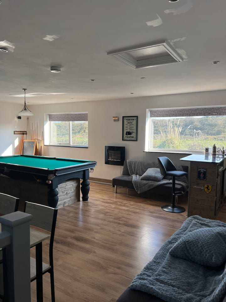 Dog-friendly Home 5 Min To Beach. Pool Table & Gym - Bridgend