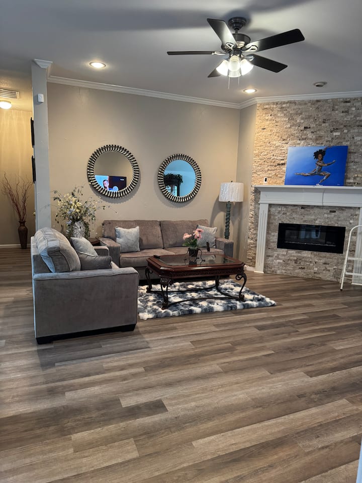 Spacious 4br Home | Sleeps 10 | Perfect For Groups - Lancaster, TX