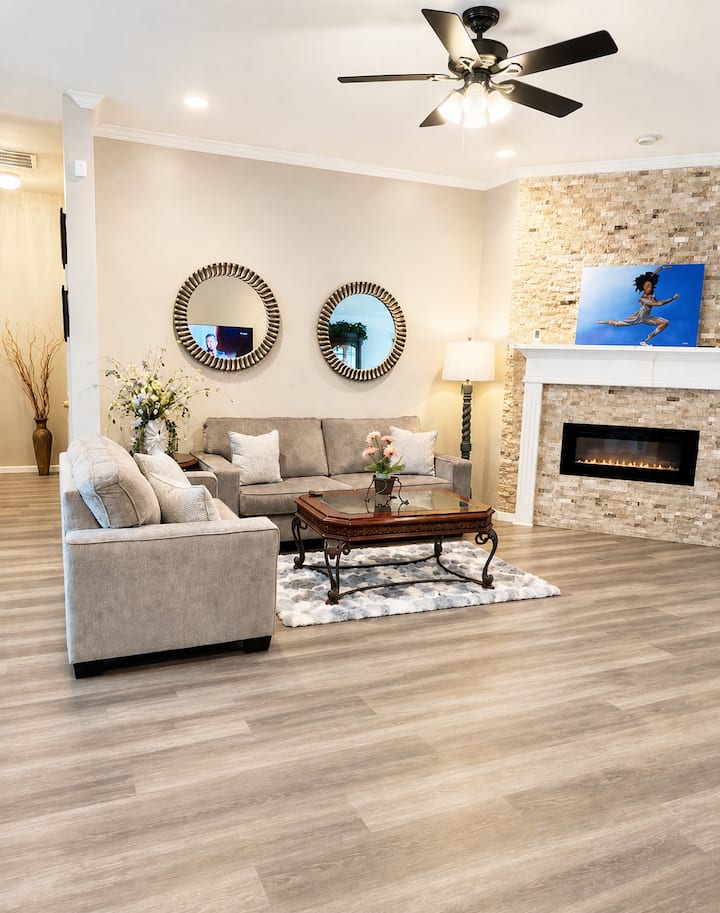 Spacious 4br Home | Sleeps 10 | Perfect For Groups - Lancaster, TX