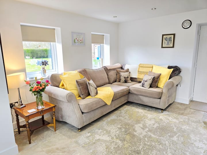 Lilac Barn, Charming Country Escape - Walk & Relax - Retford