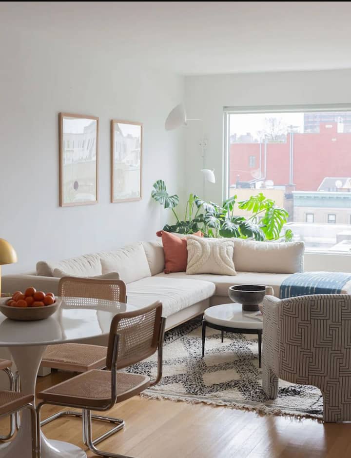 Bright, Stylish With Central Locale & Skyline View - New York