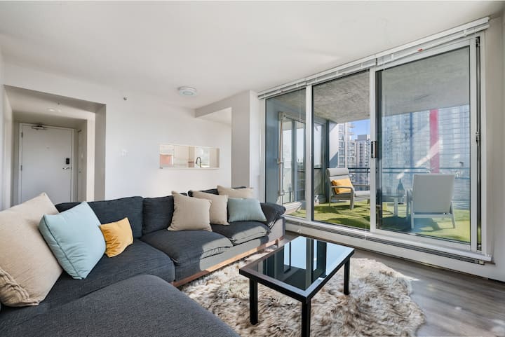 Stunning King Bed Central Dt-rogersarena-bigpatio - Vancouver