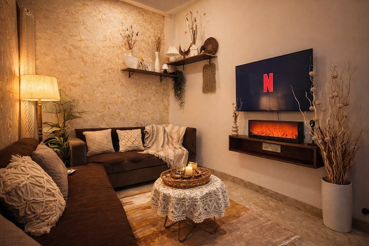 Luxe Earthy Cozy 1bhk | 43 Inch Smarttv, Wi-fi, Ac - Indore