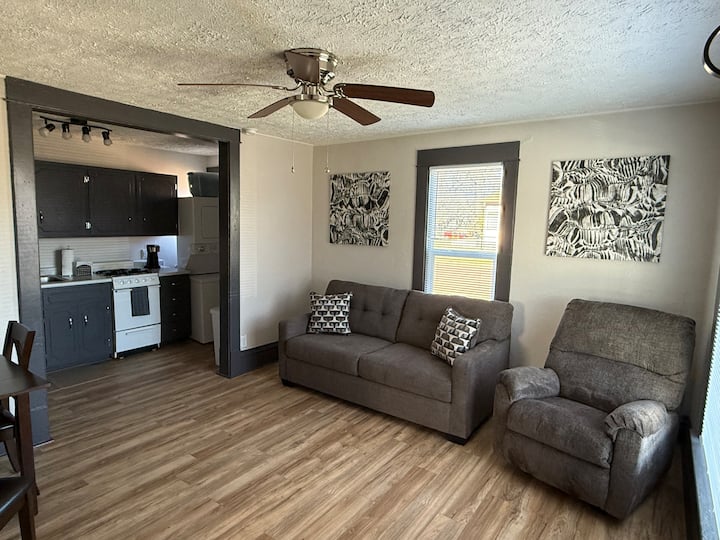 Cozy One Bed/one Bath Duplex - Salina, KS