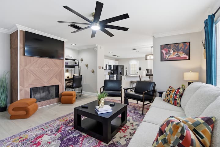 Big Cat Bungalow | Stylish Retreat Near Lsu - Baton Rouge, LA