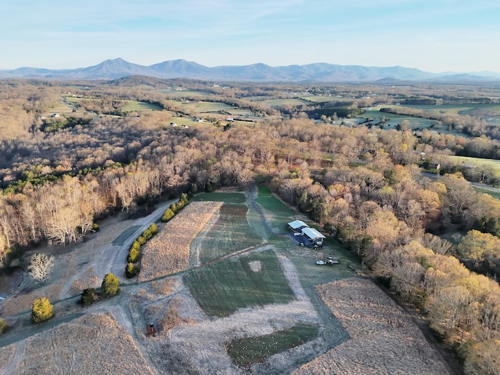 Woods Edge Hidden Pond Retreat - Bedford, VA