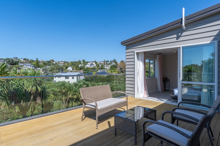 Spacious 4-bedroom Family Home In Long Bay - Auckland