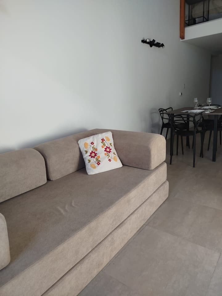 Las Camelias Aparts 3 - Lobos