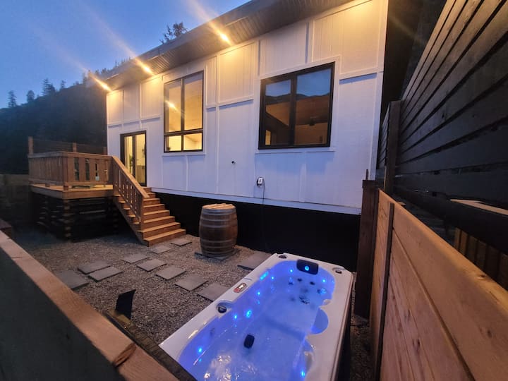 Eagles Nest Retreat -Sauna + Hot Tub + Cold Plunge - Keremeos