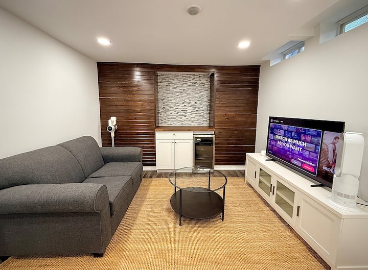 Modern Private Suite | Steps To Lake Ontario - Ajax