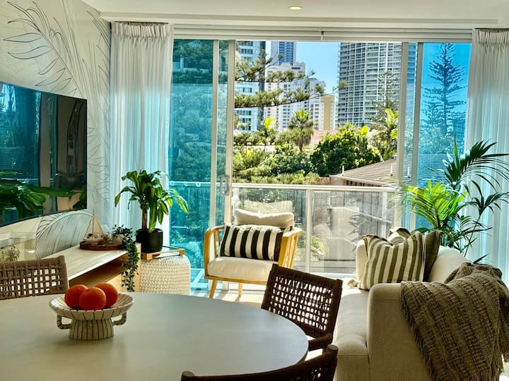 Modern 2br Resort Apt | Walk To Beach & Cavill - Surfers Paradise