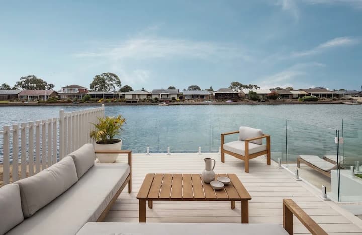 Luxury Lakefront Home | Rooftop Terrace - Port Adelaide