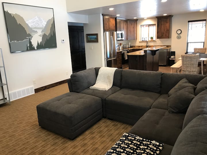 The Sunrise Cabin - Garden City, UT