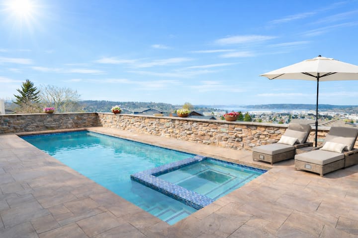 Luxury Estate W/ Pool, Courts, Views, Sleeps 15 - Seattle-Tacoma Airport (SEA)