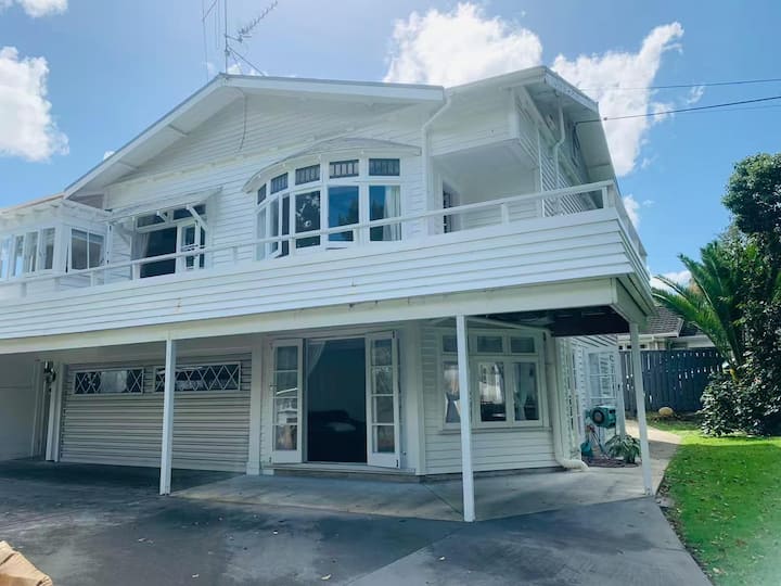 Sunny 3br In Whangarei Private Upper-level Living - Whangārei
