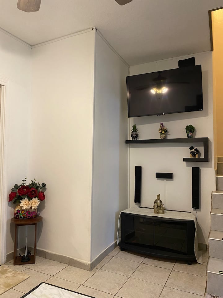 Casa Completa Con 3 Recámaras, Muy Cómoda. - Ciudad Juárez