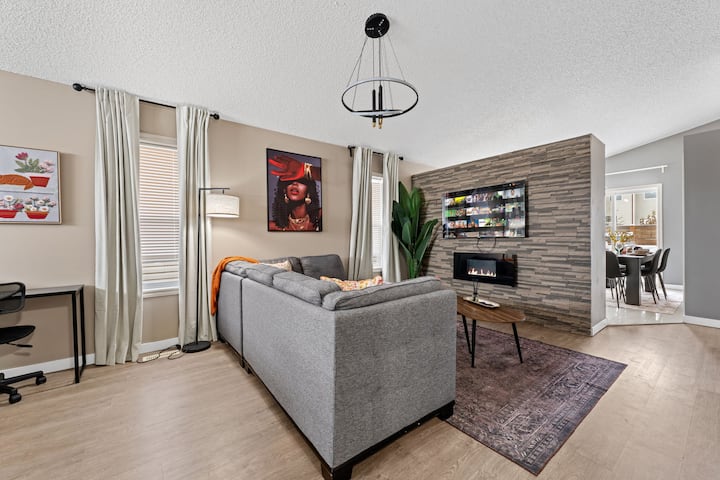 Ultimate 5br Getaway | Hot Tub • Games • Comfort - Edmonton, Canada