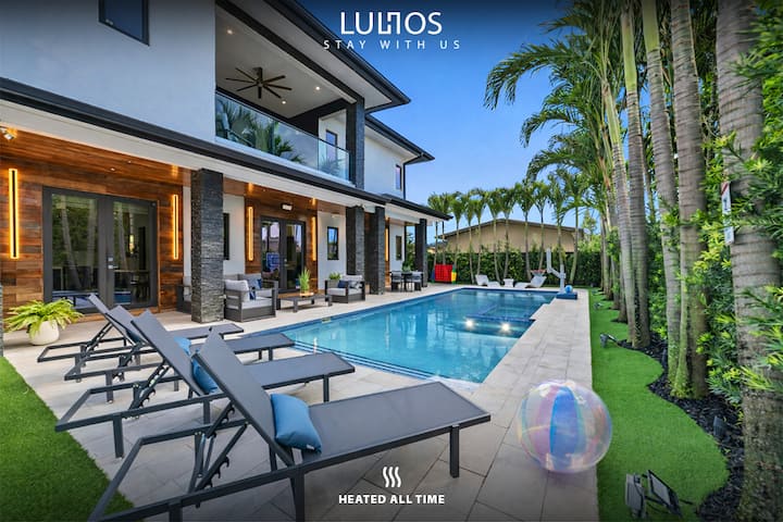 Avant-garde Luxury  Near Mia | Pool-spa-ping Pong - Palmetto Bay, FL
