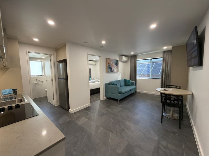 Newly Reno One Bedroom Apt - Gold Coast