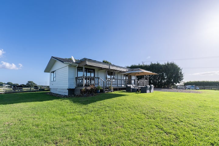 Charming 3-bedroom Farm Stay Cabin In Kingseat - Pukekohe Hill