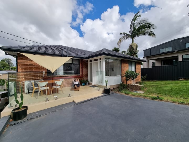 Pet Friendly Carlingford Warehouse Granny Flat - Parramatta