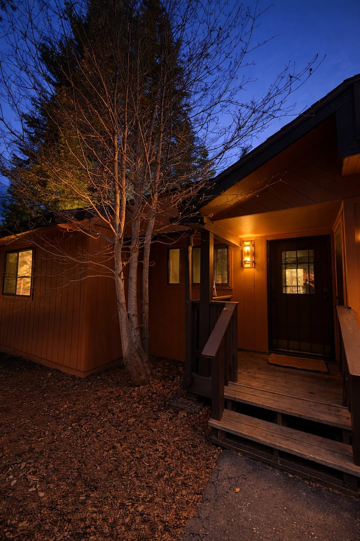 Gated Community-spa-pool-sauna- - Shaver Lake, CA