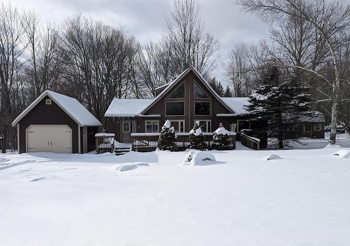 Bearitage Chalet | Your Poconos Highpoint Hideaway - Lake Ariel