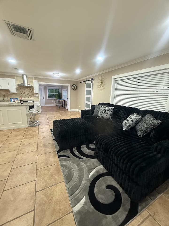 Njade & Luxury Stay - Spring Hill, FL