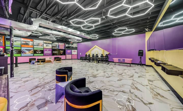 Largest Group Stay/ Venue In Louisville - Louisville, KY
