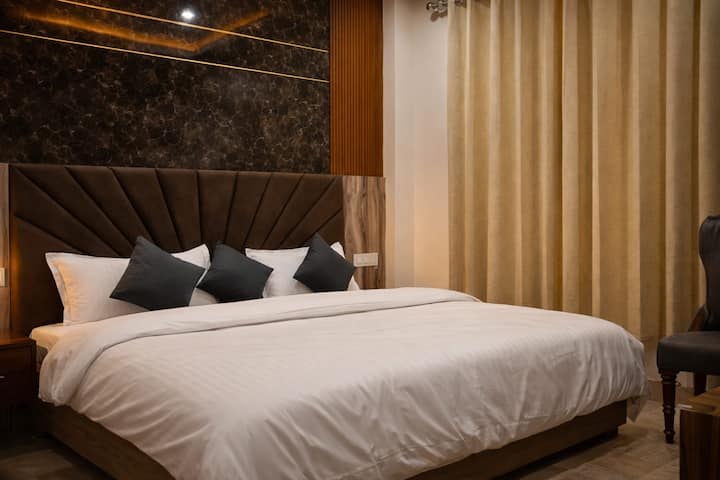 Cedarwood | 2bhk Near Mall Road W Mountain View - Dalhousie