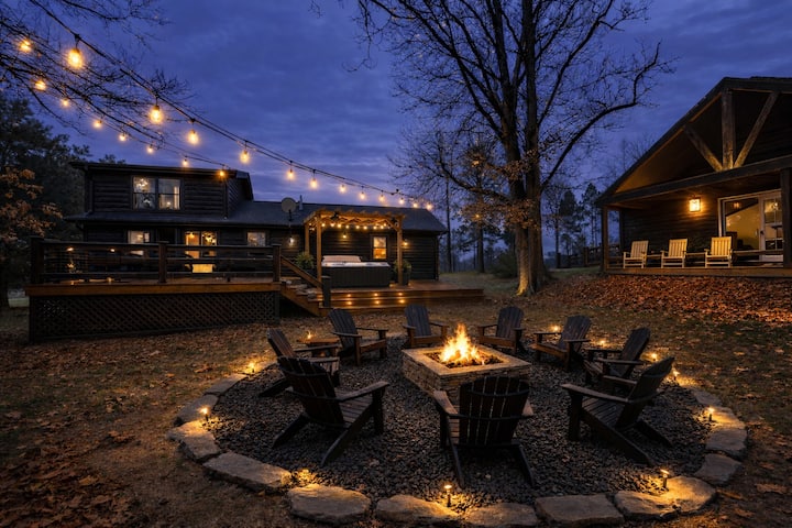 Sleeps 12 | 5 Acres + Lake | Event Hall | Hot Tub - Louisville, KY