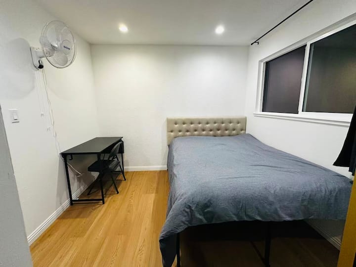 Clean Private Room In A Home & Lakefront Backyard - Antioch, CA