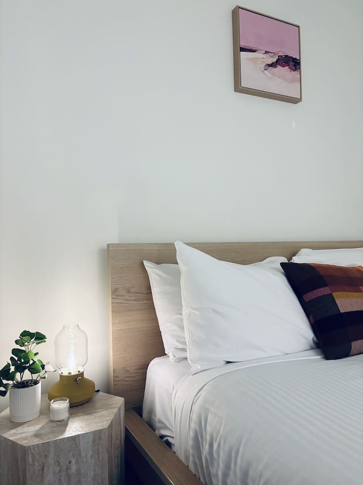 Playhouse ~ Contemporary Retreat, Abbotsford - Richmond