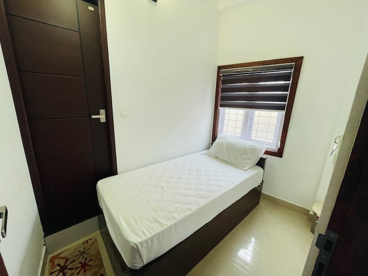 Single Non Ac Rooms - Kozhikode
