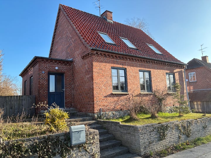 Syddjurs I Hyggeligt Landsbymiljø - Ebeltoft