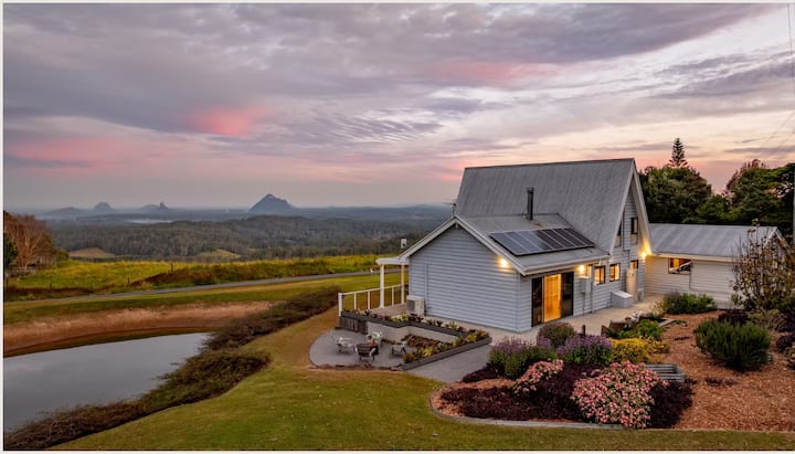 Maleny Chalet
Spectacular Glasshouse Mtn Views - Maleny