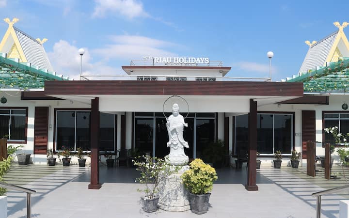 Stay On Sea: Near Penyengat Port & Local Market - Tanjung Pinang