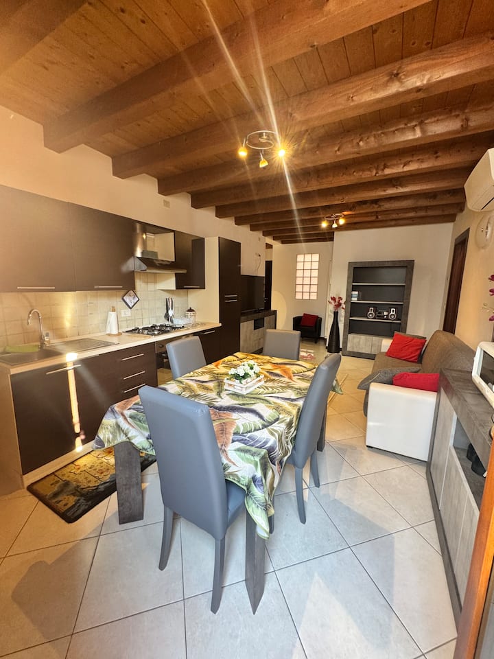 Ca' Nina Is A Charming, Fully Renovated Apartment - Venice