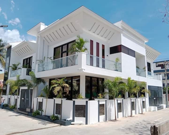 Light Luxury Villa - 8bhk - 폰디체리