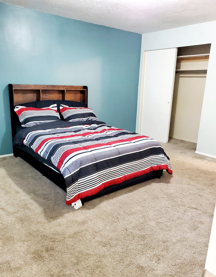 Walk To Walmart | 5 Mins To Hill Afb & Weber State - Layton, UT